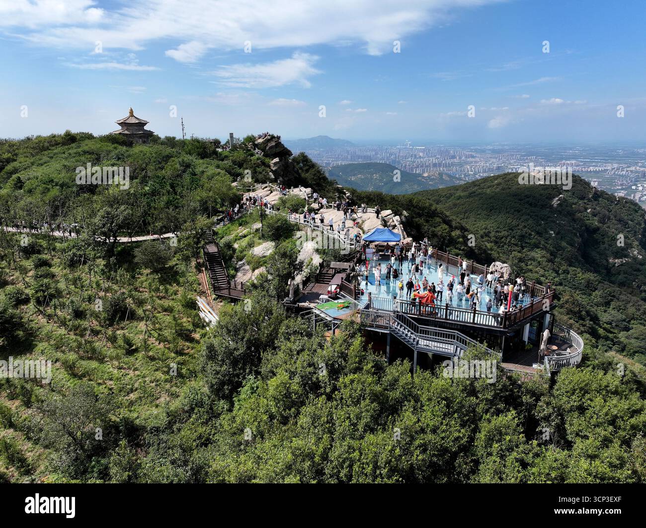 Tourists admire autumn scenery of Mount Huaguo in Lianyungang Ctiy ...