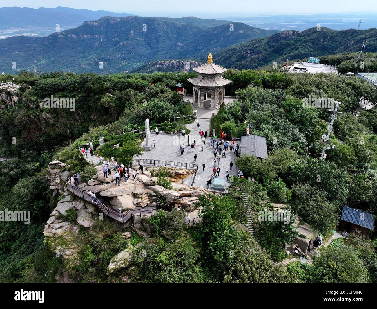 Tourists admire autumn scenery of Mount Huaguo in Lianyungang Ctiy ...