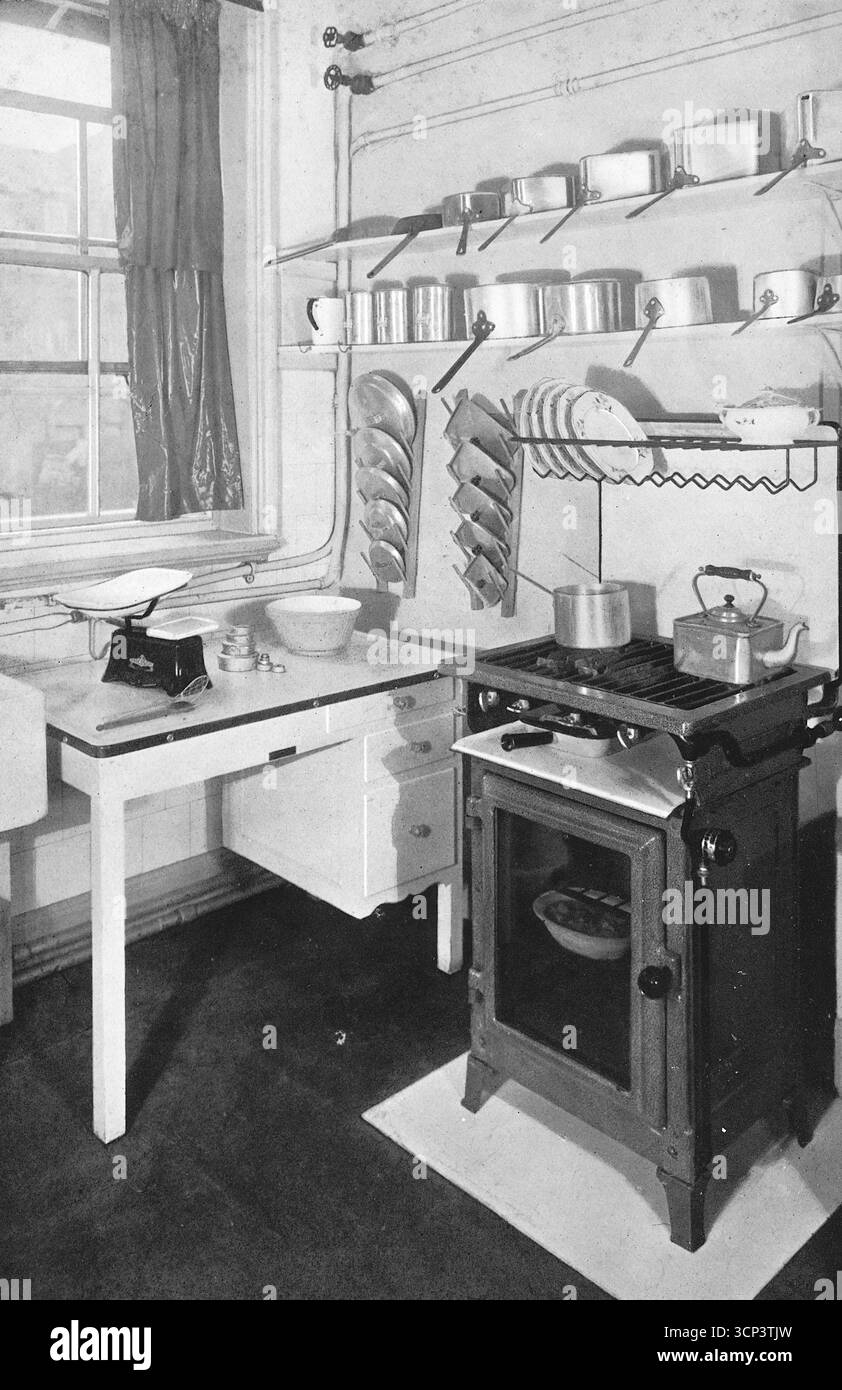 1930s kitchen hi-res stock photography and images - Alamy