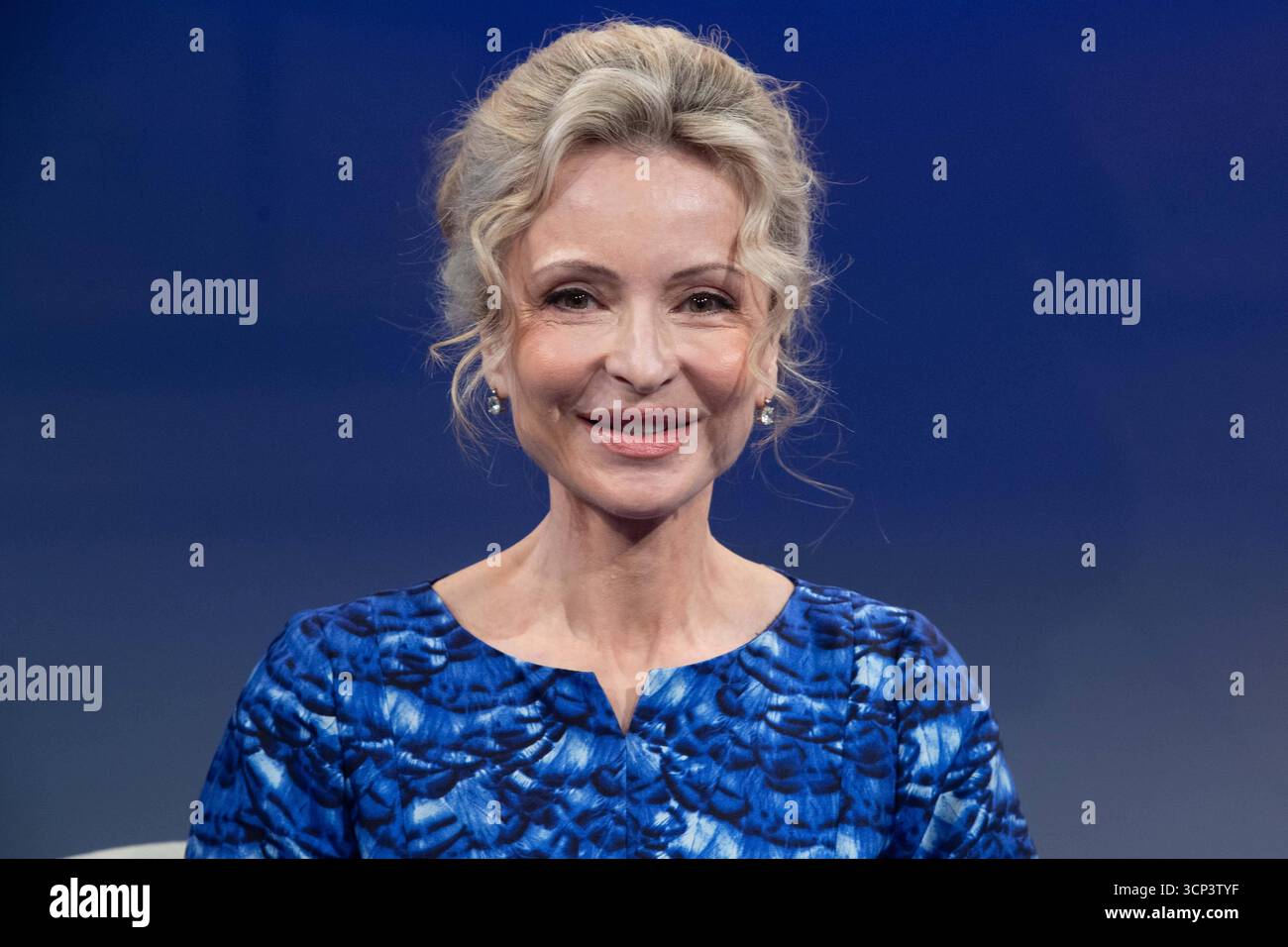 Sandra NAVIDI, Autorin, Portraet, Porträt, Portrait, Angeschnittenes ...