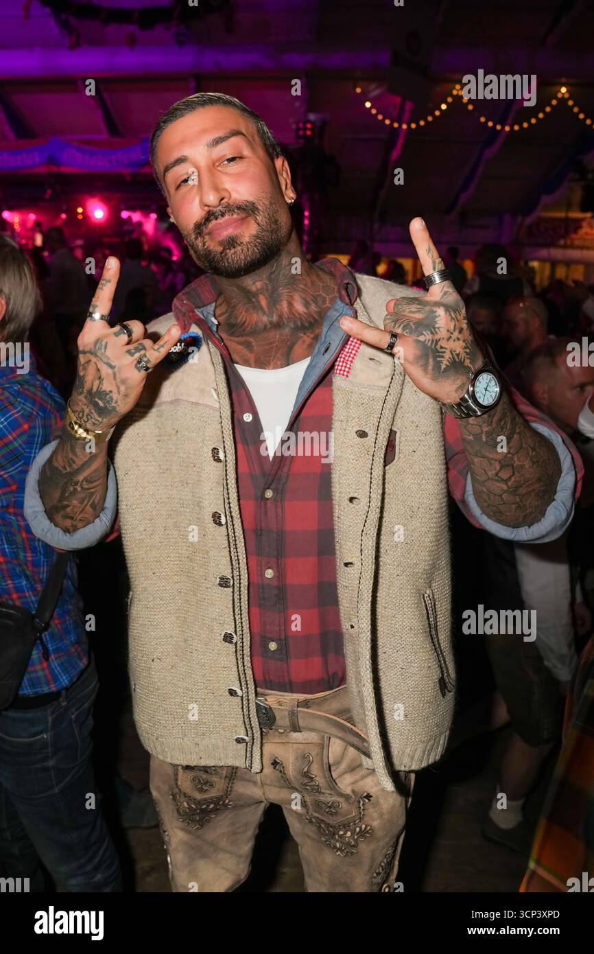 Frankfurter Oktoberfest - REALITYSTAR WIESN. Bobby Chambers auf der ...