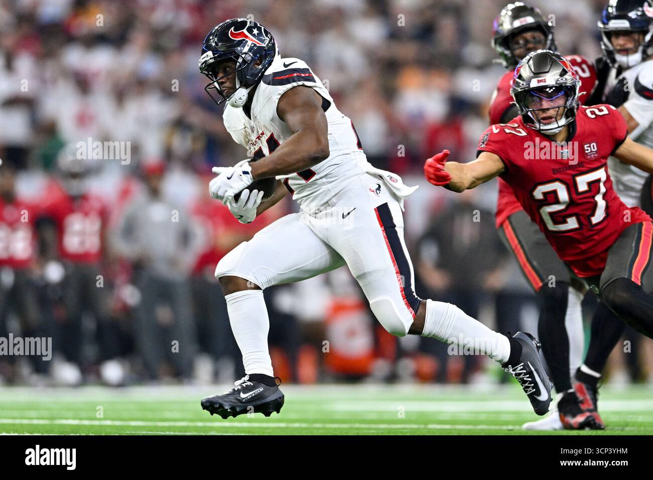 Houston Texans running back Nick Chubb (21) runs the ball during the ...