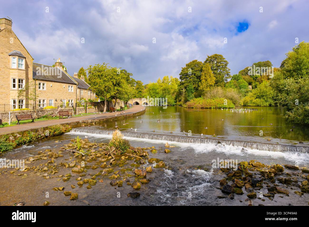 View of River Wye and riverside walk to medieval bridge in Peak ...