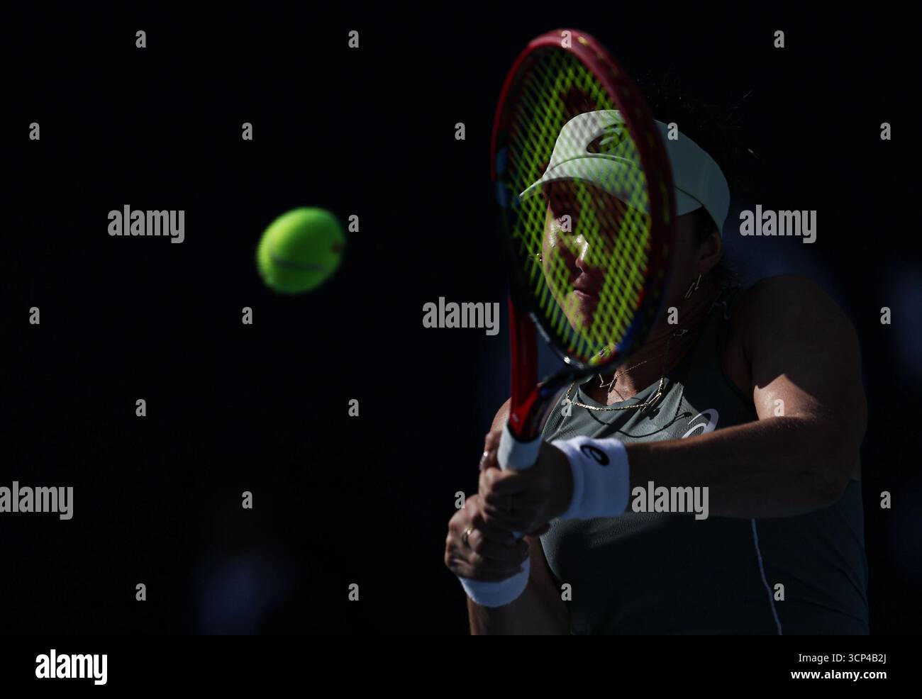 (250924) -- BEIJING, Sept. 24, 2025 (Xinhua) -- Eva Lys hits a return ...