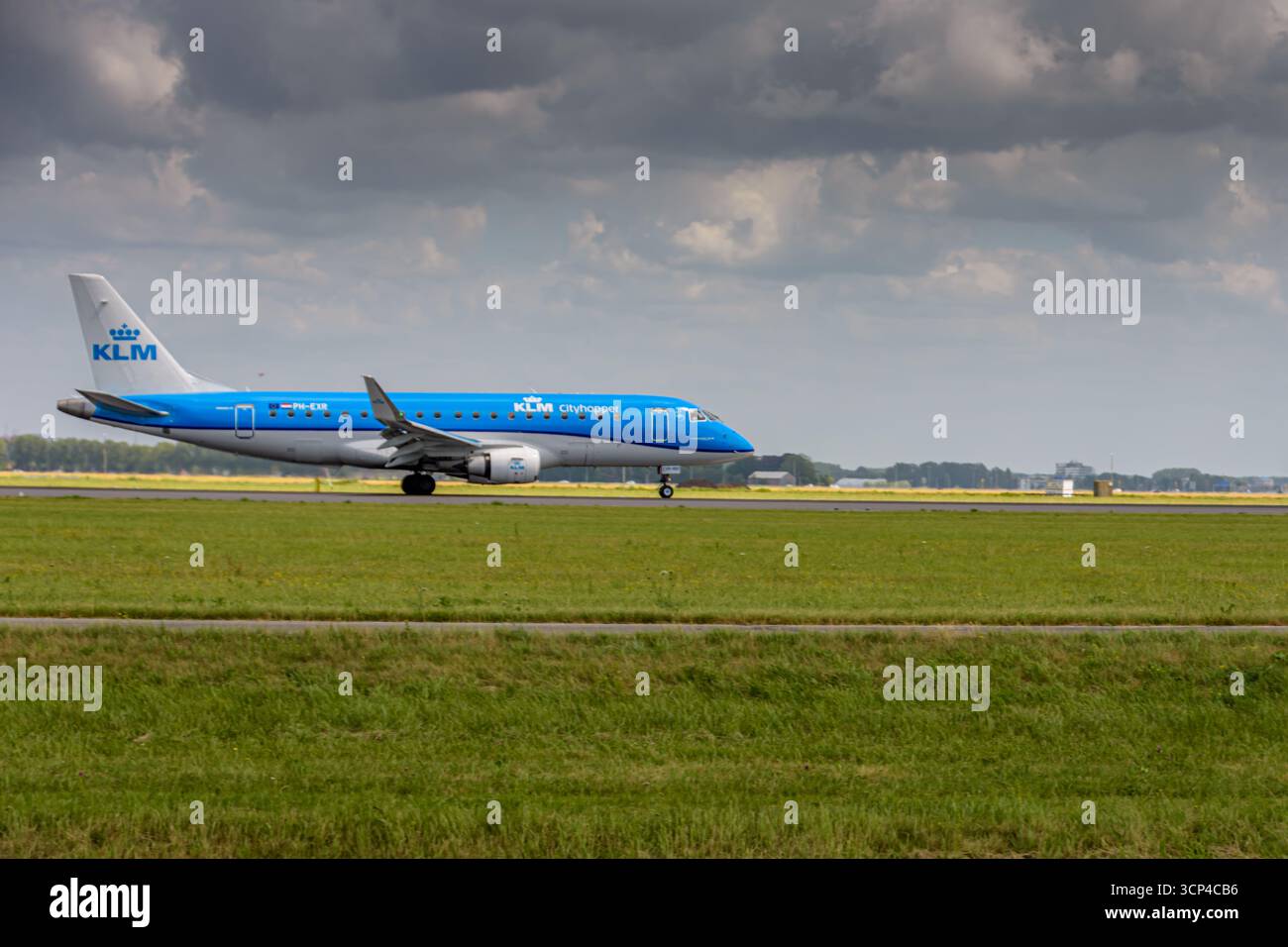 Schiphol plane lands airport hi-res stock photography and images - Alamy