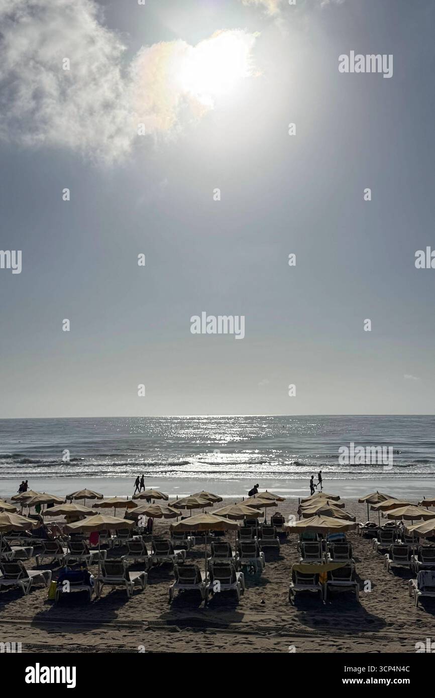 Beruehmter, beliebter Strand im Sueden von Gran Canaria und ein ...