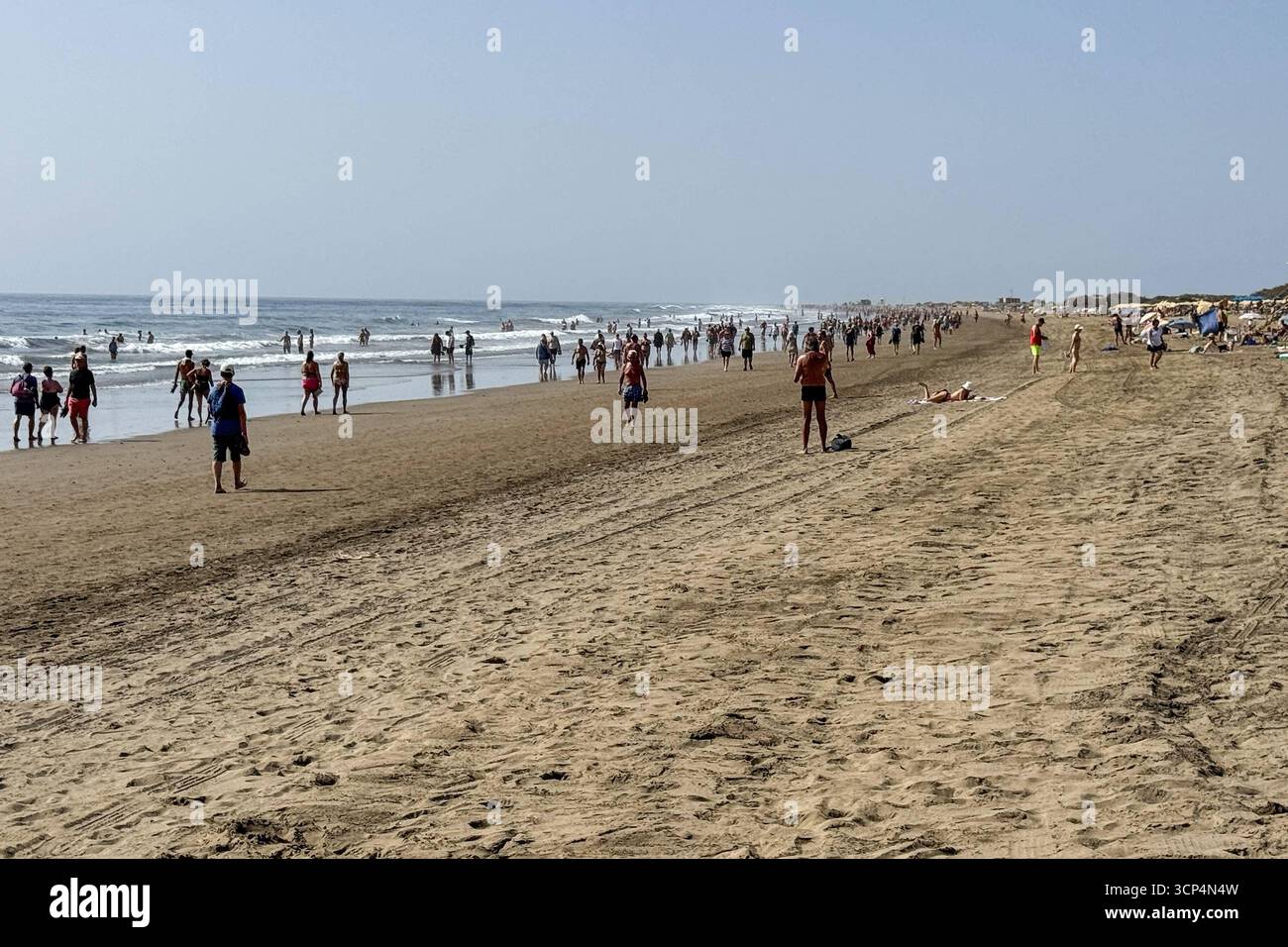 Beruehmter, beliebter Strand im Sueden von Gran Canaria und ein ...