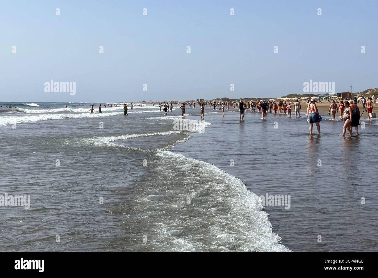 Beruehmter, beliebter Strand im Sueden von Gran Canaria und ein ...
