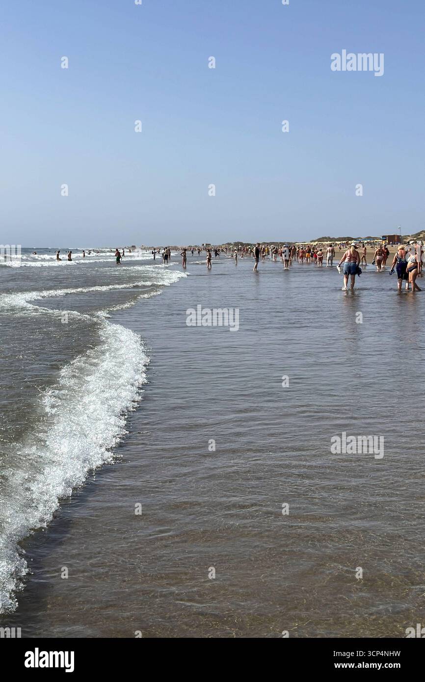 Beruehmter, beliebter Strand im Sueden von Gran Canaria und ein ...