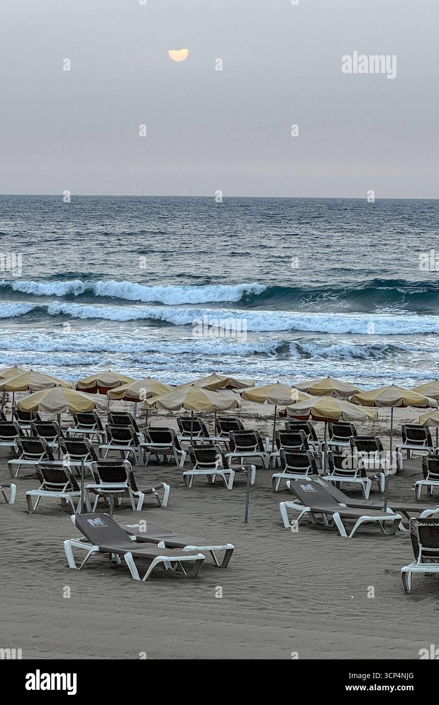 Beruehmter, beliebter Strand im Sueden von Gran Canaria und ein ...