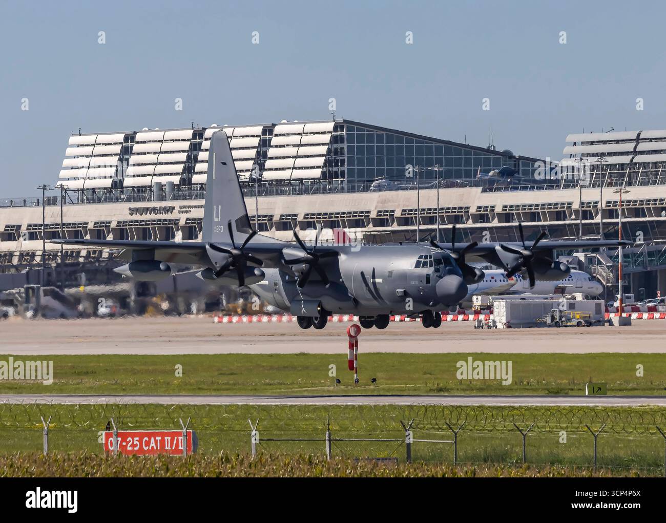 Flughafen Stuttgart mit Flugzeug der US Air Force vom Typ Lockheed L ...