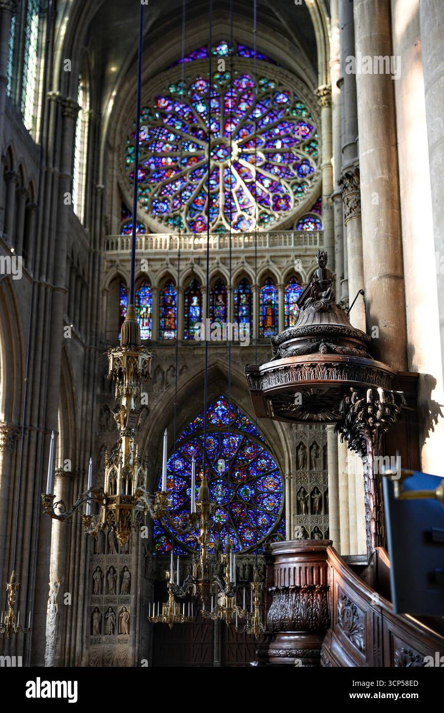 Vertical view of rose windows and pulpit in Reims Cathedral Stock Photo ...