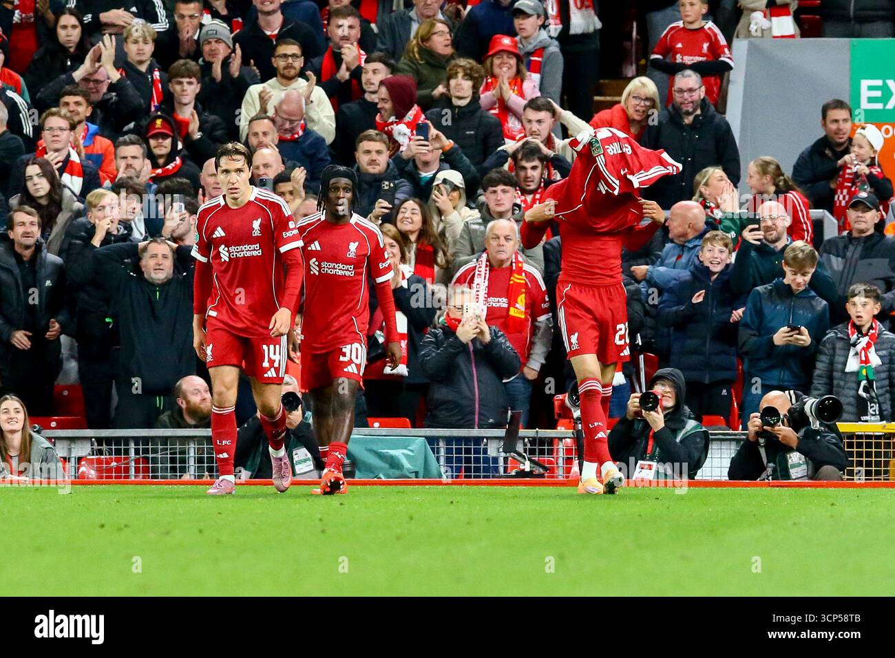 Jeremie frimpong liverpool hugo hi-res stock photography and images - Alamy