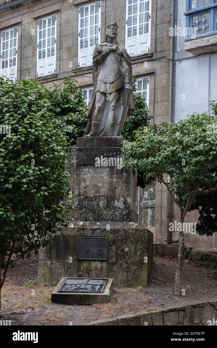 Statue of Alfonso II ‘The Chaste’, king of Asturias in Santiago de ...