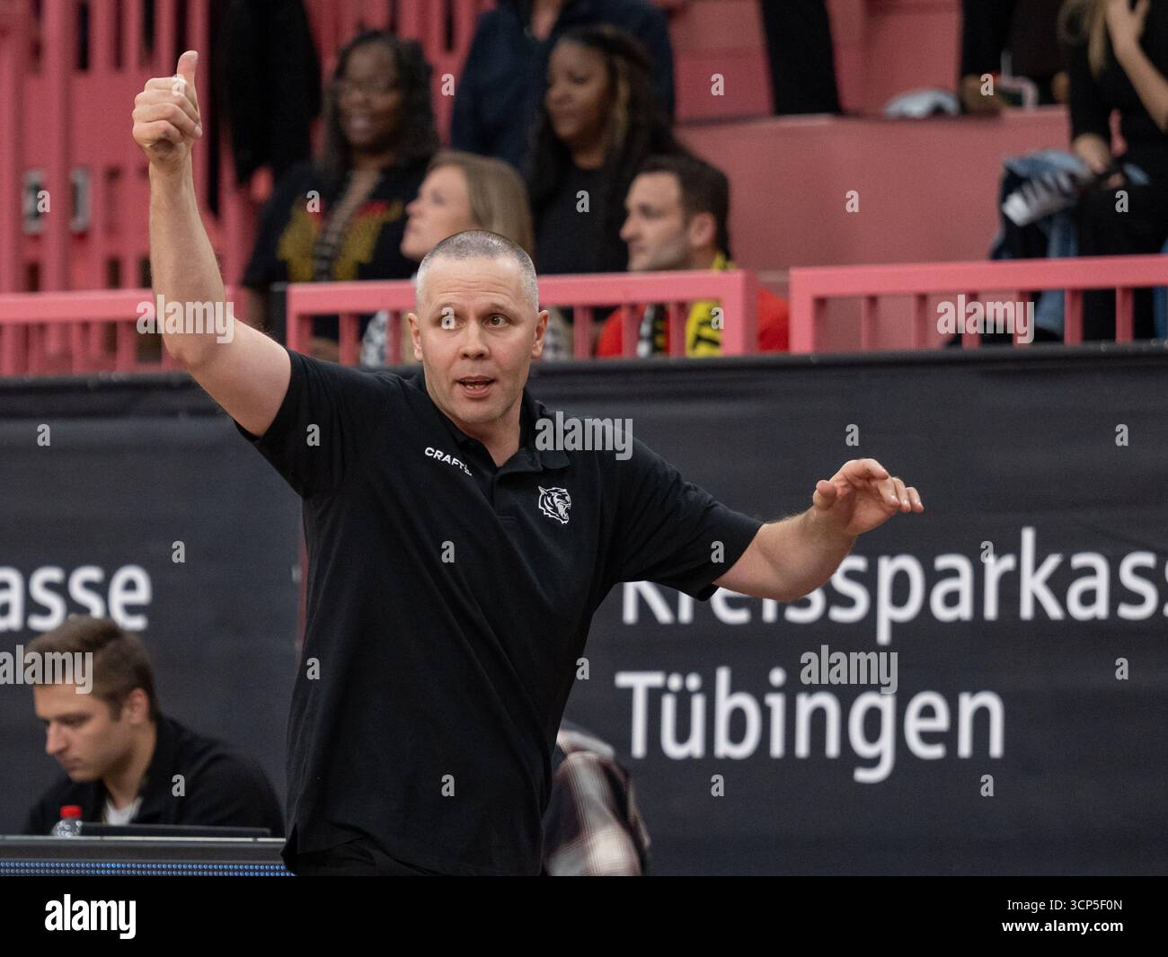 Henrik Sonko (Tigers Tuebingen,Trainer, Cheftrainer, Daumen HochGER ...