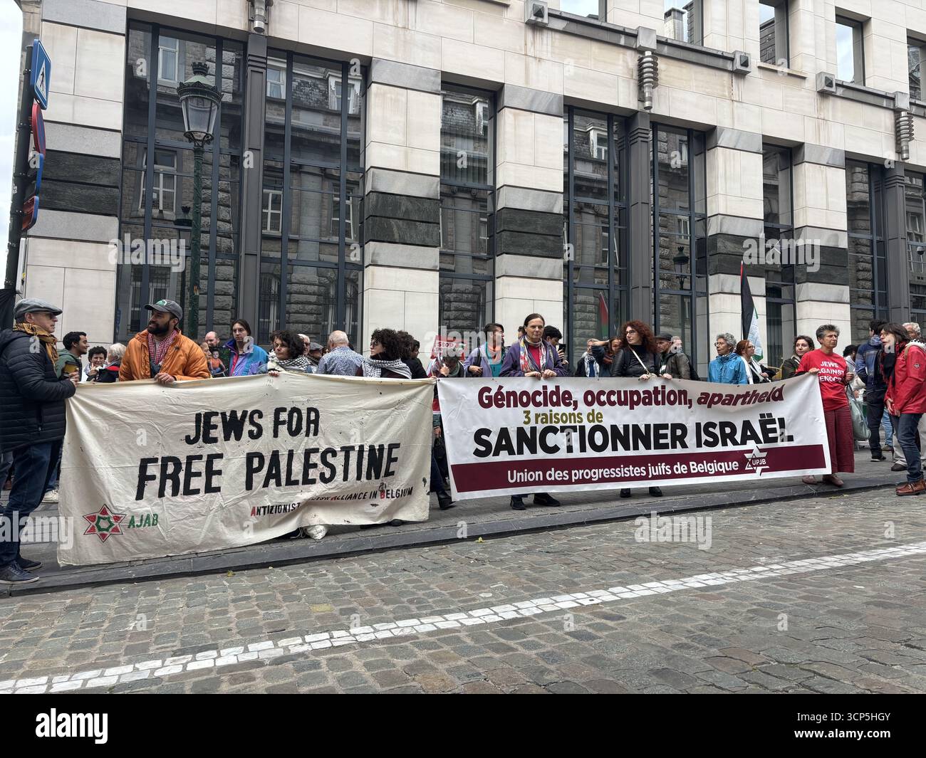 Brussels, Belgium. 24th Sep, 2025. A solidarity rally with Palestine to ...