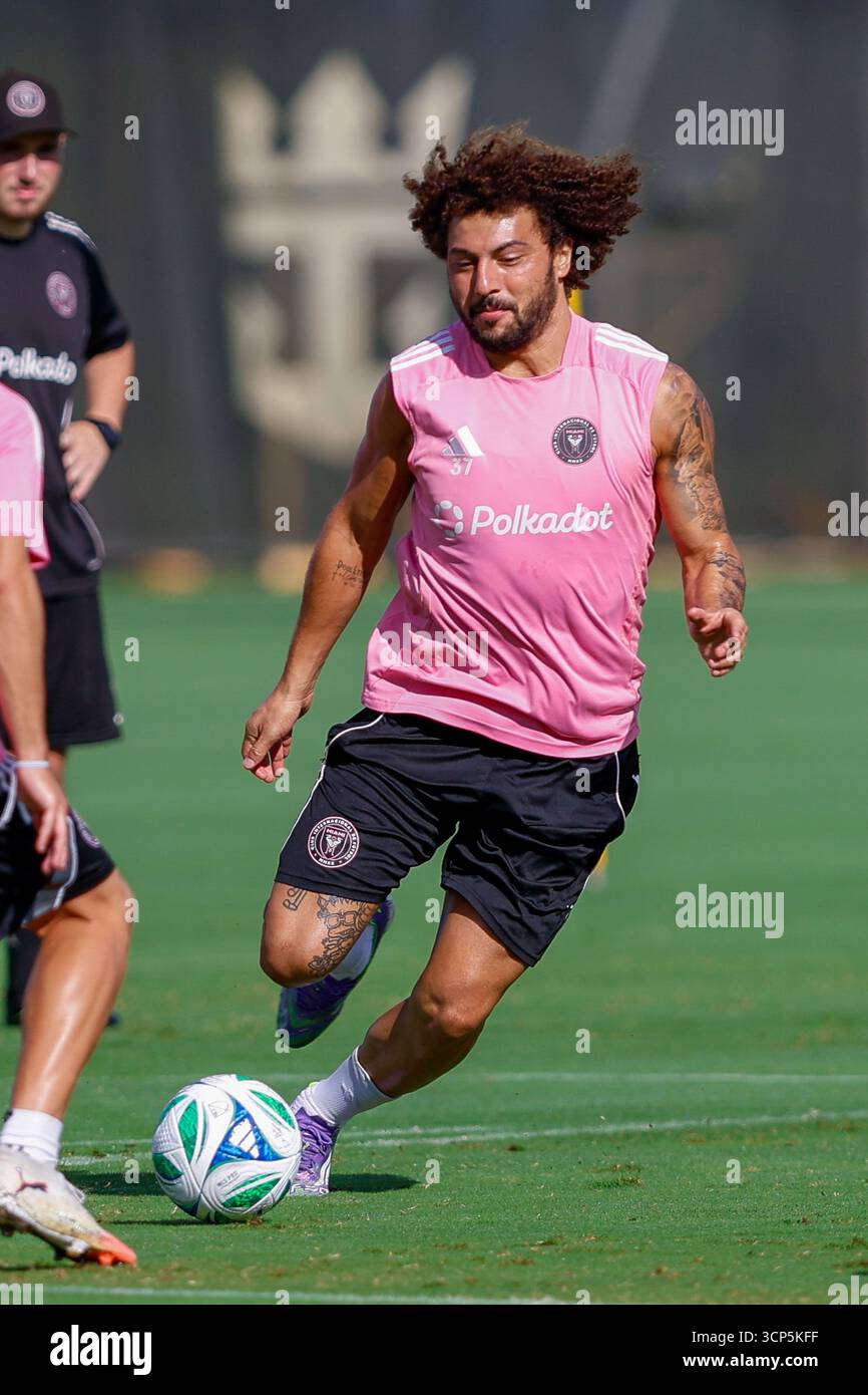 FORT LAUDERDALE, FL - SEPTEMBER 23: Inter Miami CF defender Maximiliano ...