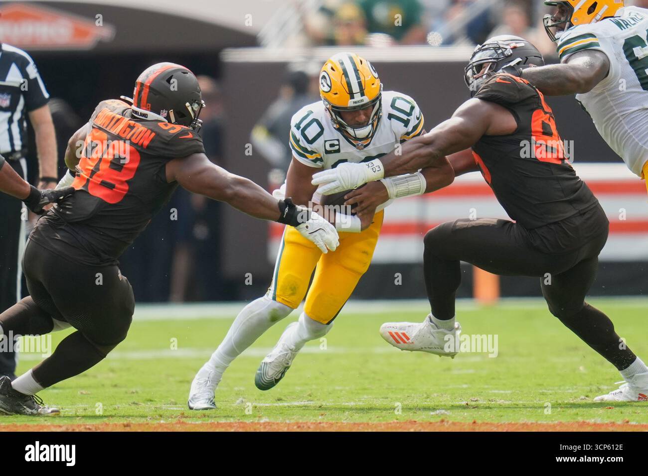 Cleveland Browns defensive end Adin Huntington (98) and defensive end ...