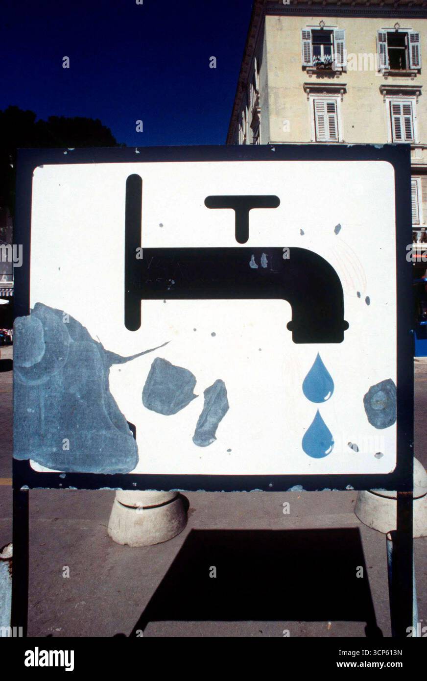 sign or symbol for drinking water, liquid water as the basis of life ...
