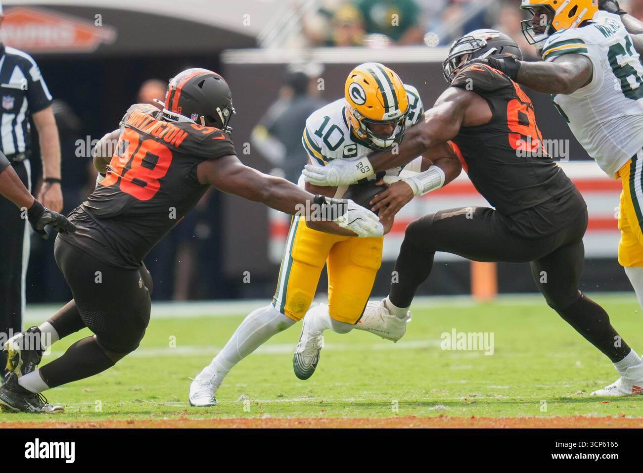 Cleveland Browns defensive end Adin Huntington (98) and defensive end ...