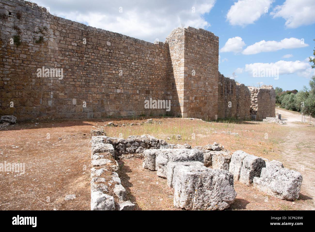 Outer curtain walls hi-res stock photography and images - Alamy