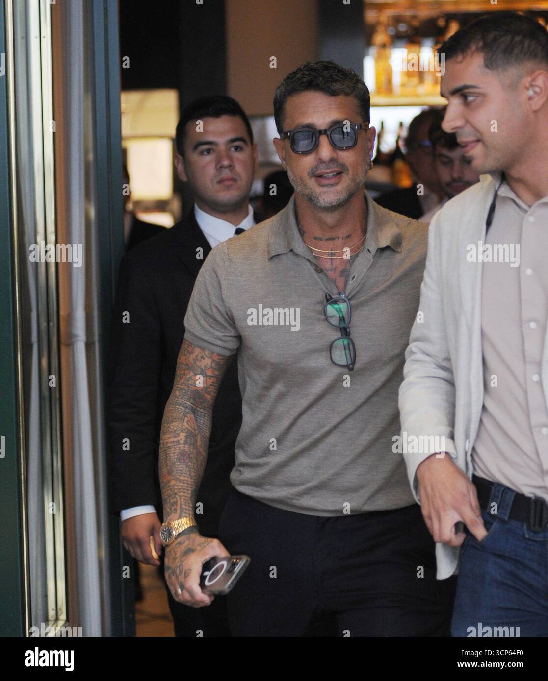 Milan, Barbara Berlusconi leaves Sant'Ambroeus after lunch, and ...