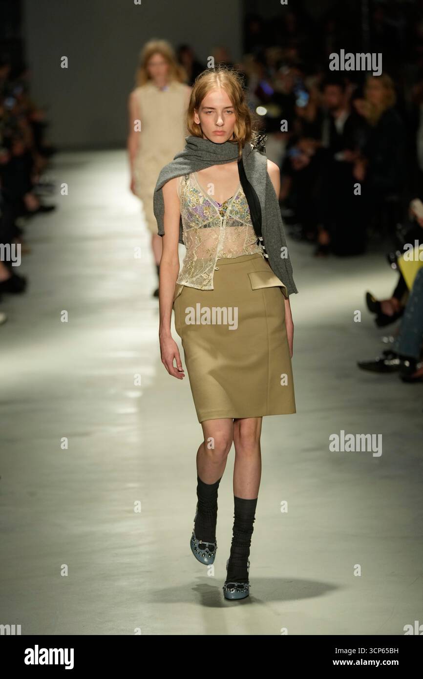 A model wears a creation part of the N21 women's Spring-Summer 2026 ...