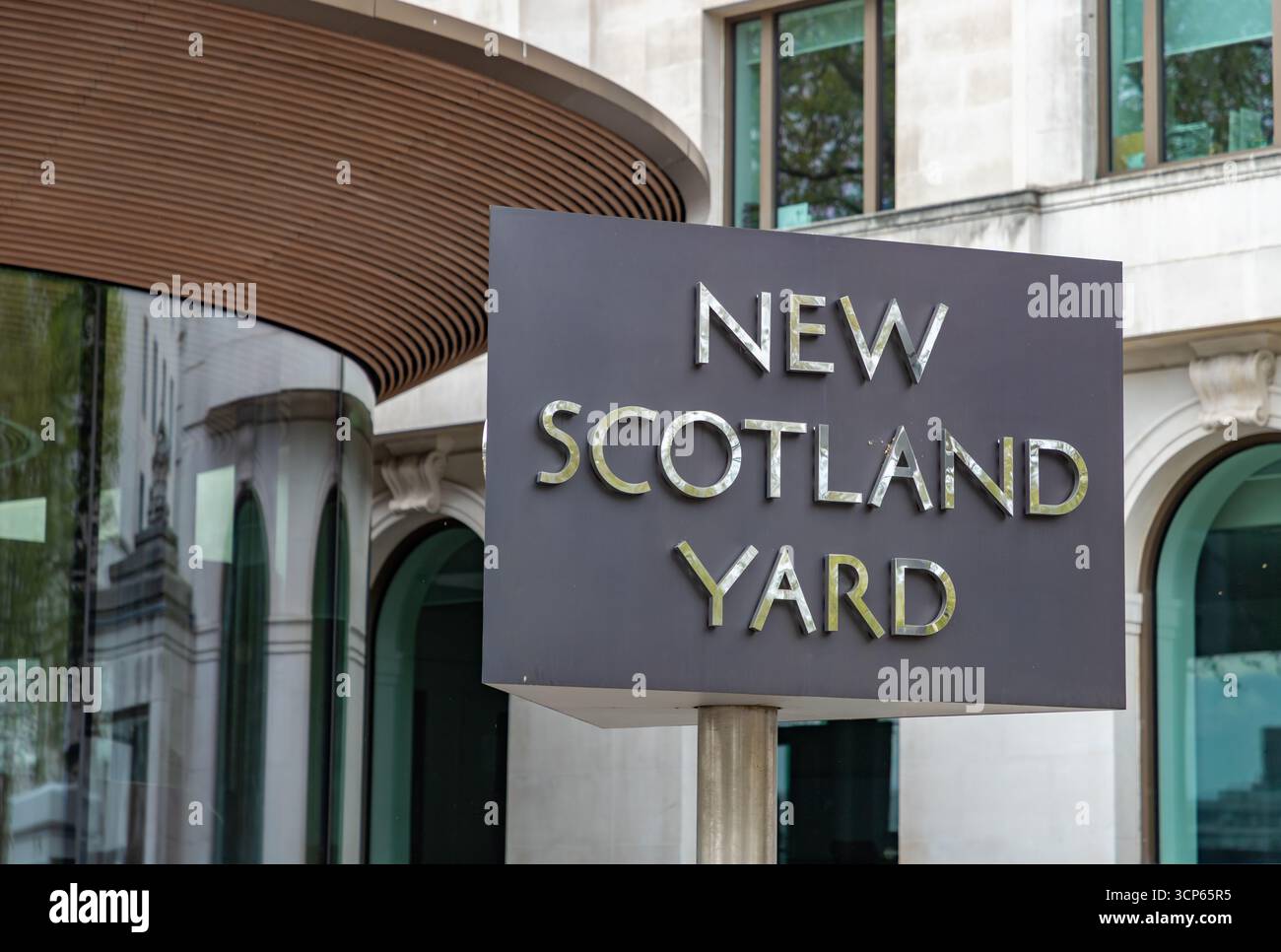London underground sign metropolitan hi-res stock photography and ...
