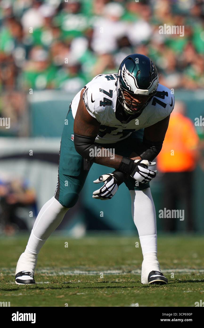 Philadelphia Eagles' Fred Johnson plays during an NFL football game ...