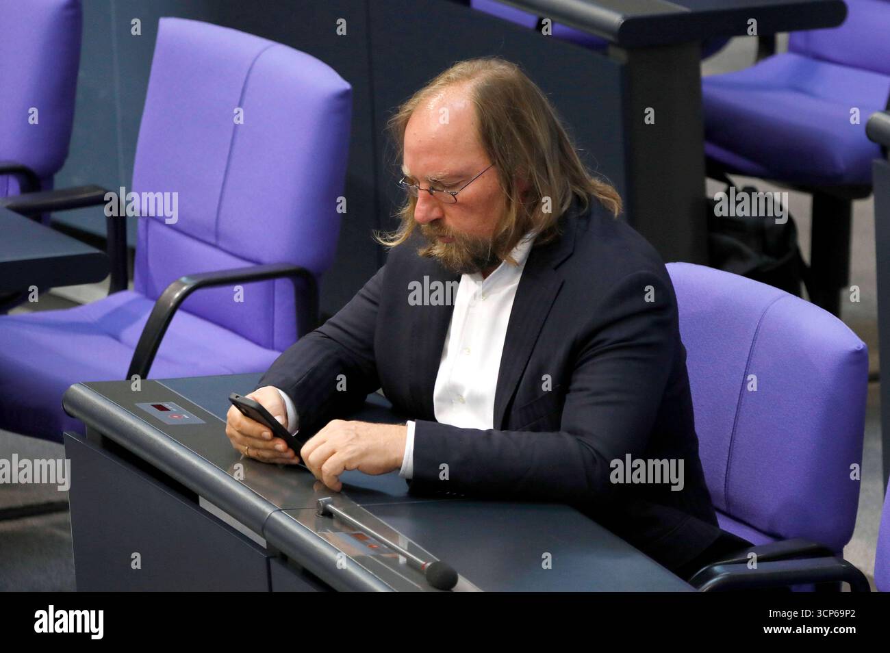 Anton Hofreiter in der 27. Sitzung des 21. Deutschen Bundestages im ...
