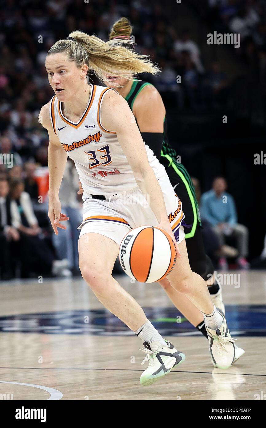 Phoenix Mercury guard Sami Whitcomb (33) drives toward the basket ...