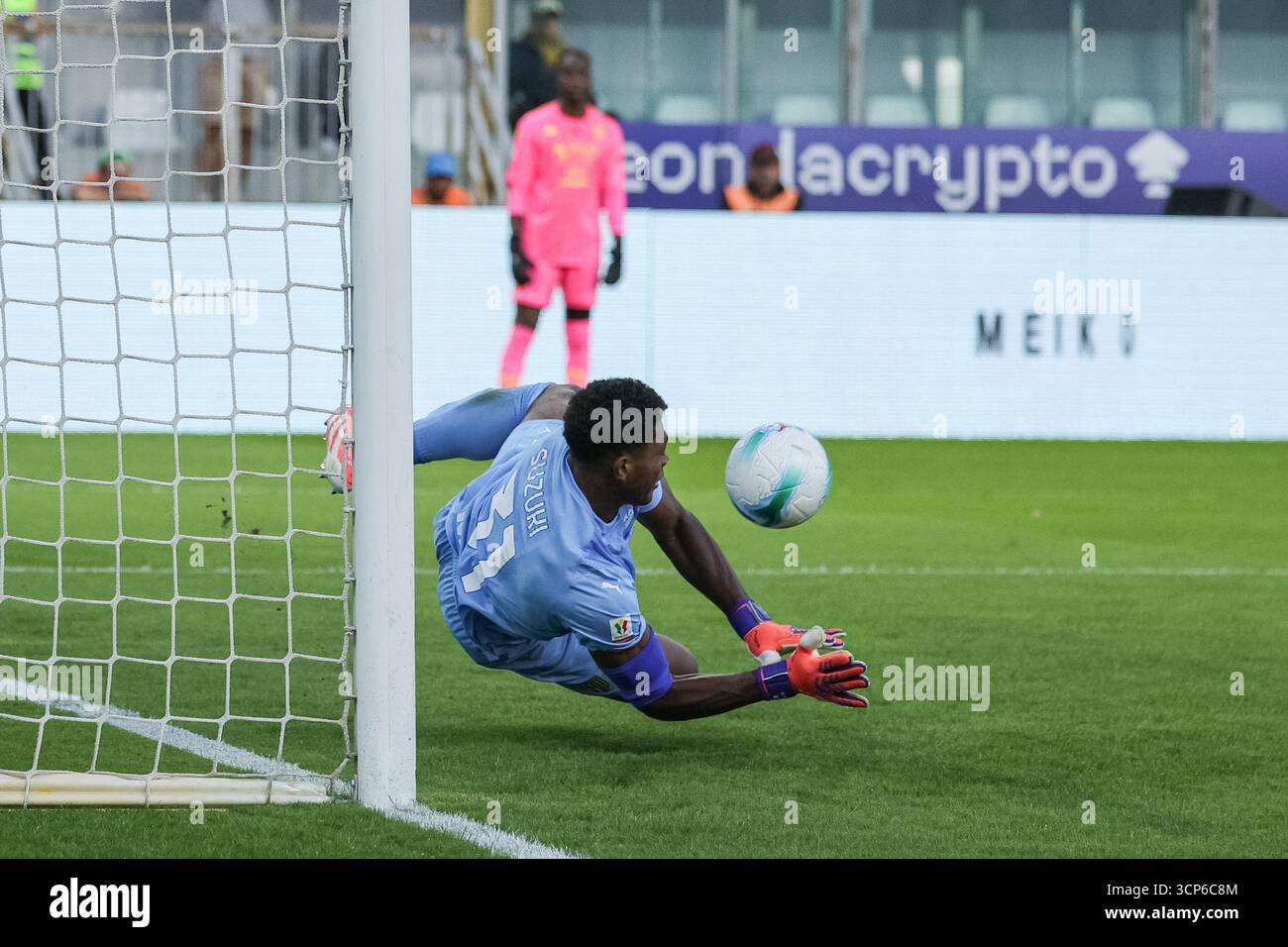 Parma's Zion Suzuki saves the first penalty during Parma Calcio vs ...
