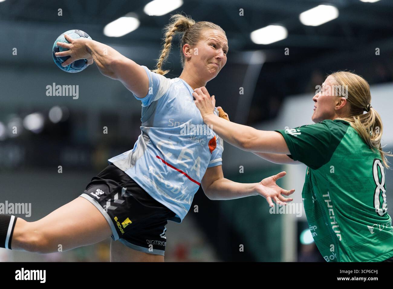 250924 H65 Höörs Cassandra Tollbring och Önnereds Moa Andersson under ...