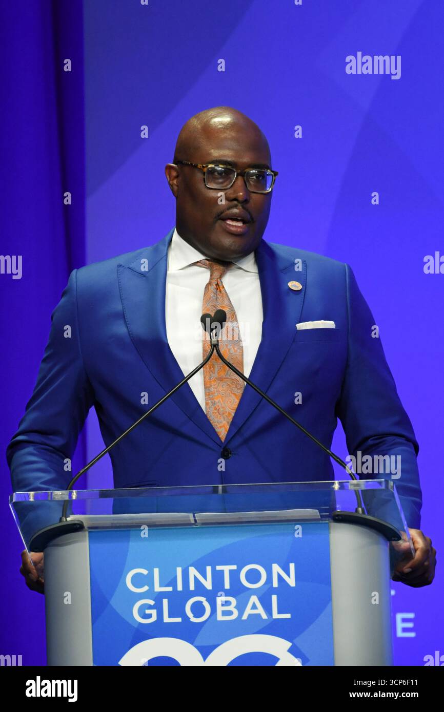 Little Rock Mayor Frank Scott Jr. onstage at the Clinton Global ...