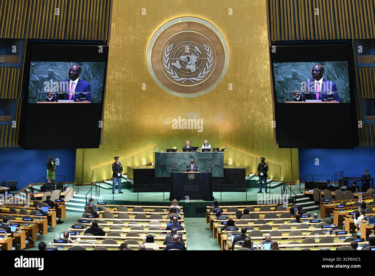 (250924) -- UNITED NATIONS, Sept. 24, 2025 (Xinhua) -- Kenyan President ...