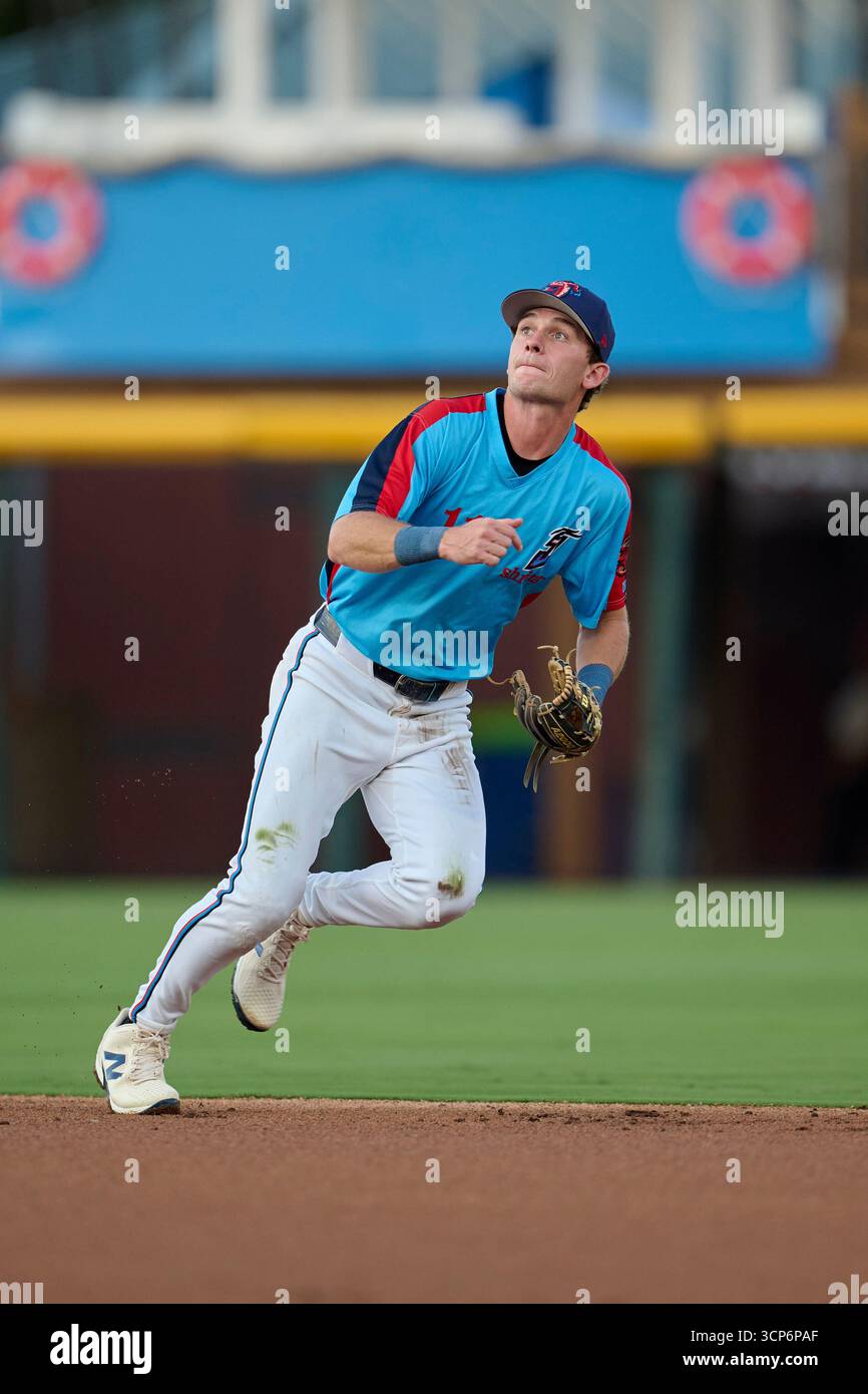 Jacksonville Jumbo Shrimp second baseman Cody Morissette (11) fielding ...