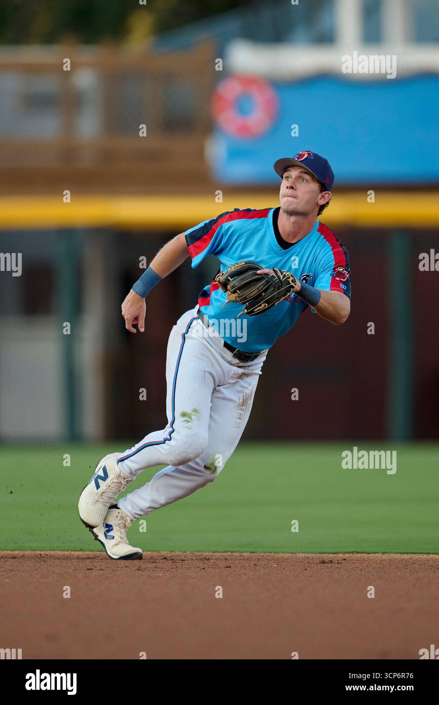 Jacksonville Jumbo Shrimp second baseman Cody Morissette (11) fielding ...