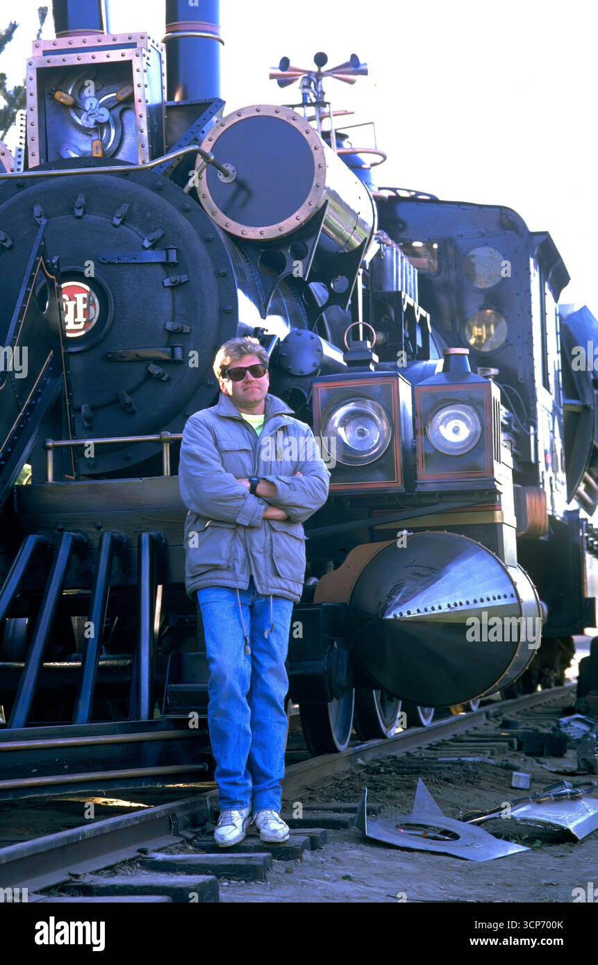 ROBERT ZEMECKIS in BACK TO THE FUTURE PART III (1990), directed by ...