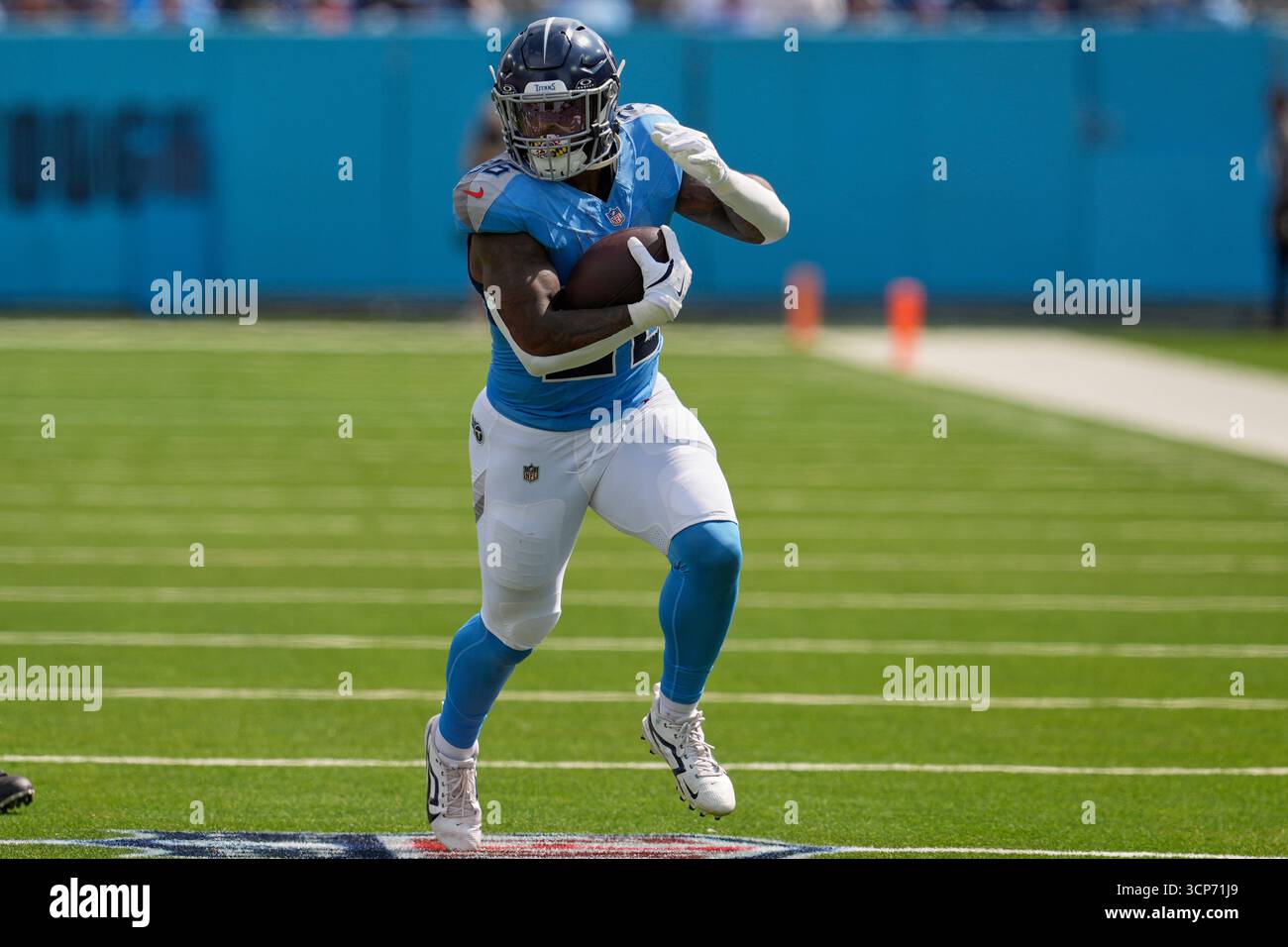 Tennessee Titans running back Julius Chestnut (36) plays during the ...
