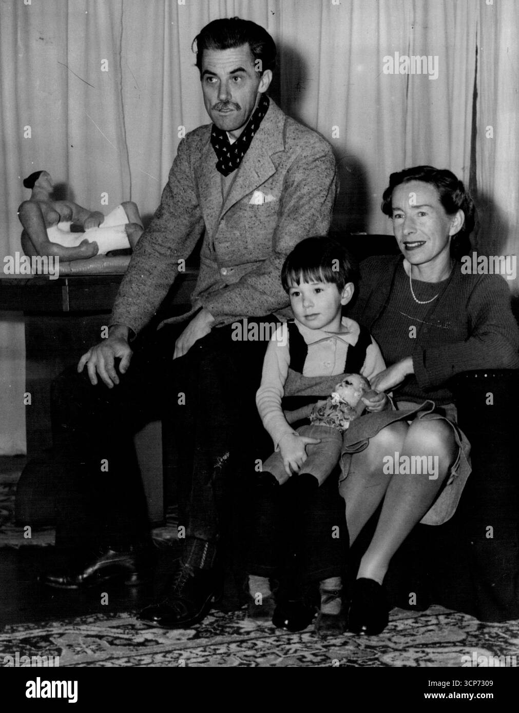 Lyndon and Audrey Dadswell with their son Peter. Their daughter, Penny ...