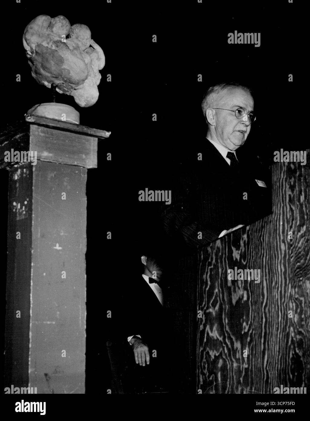 Dr allan roy dafoe hi-res stock photography and images - Alamy