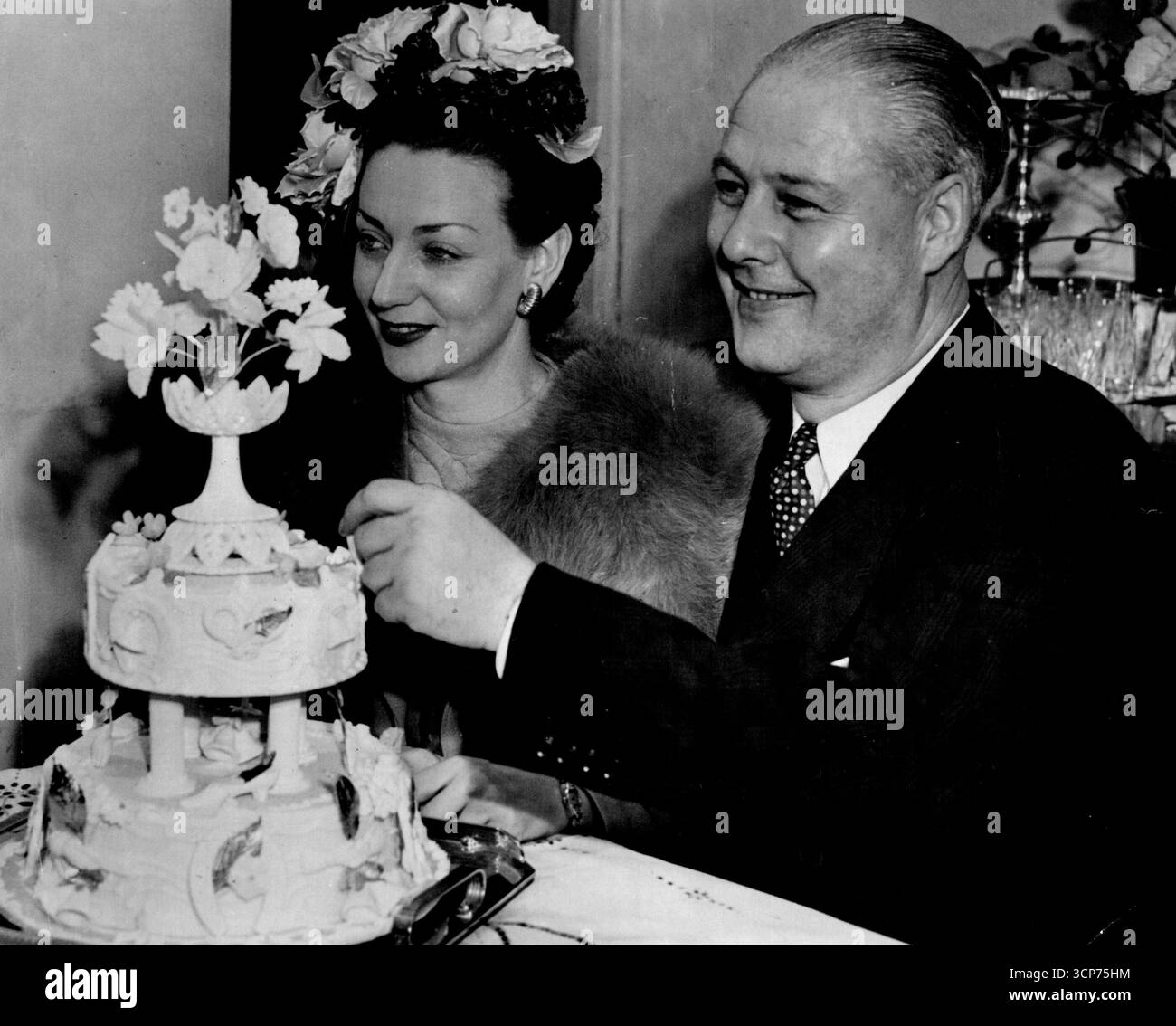 Jack Davey and Melbourne mannequin Dianna Chase celebrates their ...