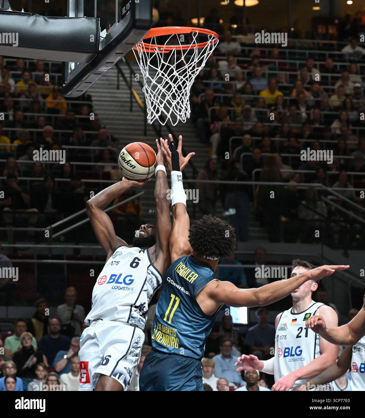 24 September 2025, Bremen: Basketball: BBL Cup, Eisbären Bremerhaven ...