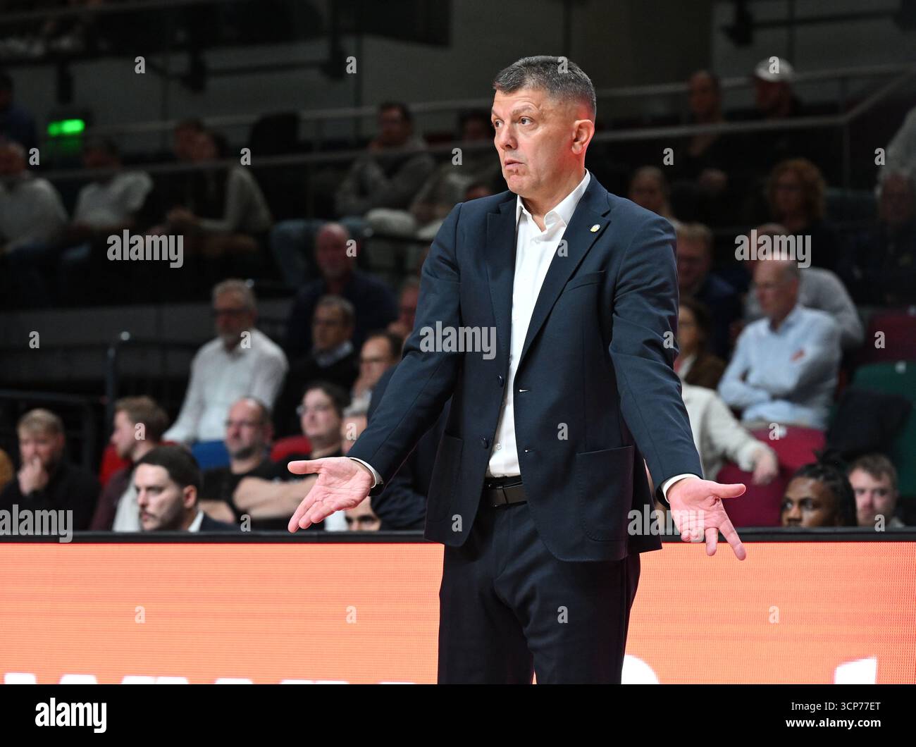 24 September 2025, Bremen: Basketball: BBL Cup, Eisbären Bremerhaven ...