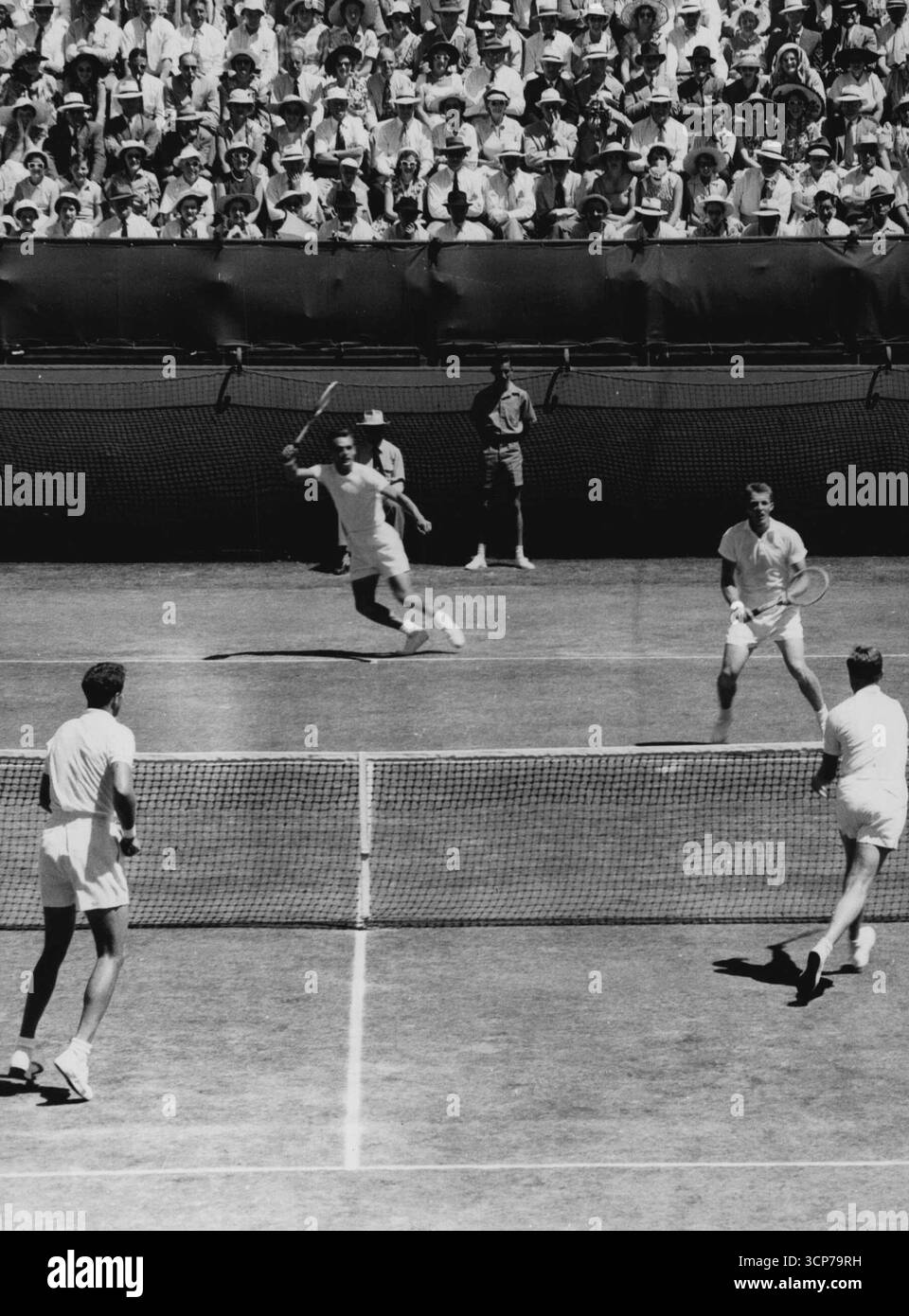 Returns a ball Black and White Stock Photos & Images - Alamy
