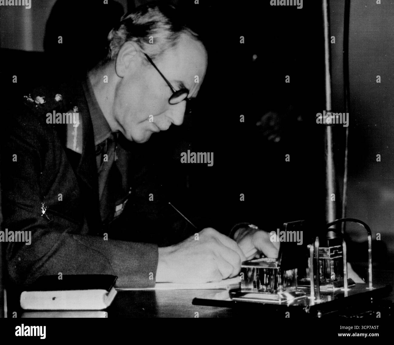 Lt gen sir alan cunningham hi-res stock photography and images - Alamy