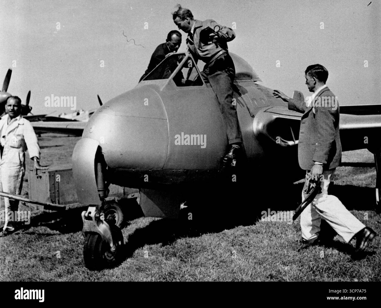De havilland chief test pilot hi-res stock photography and images - Alamy