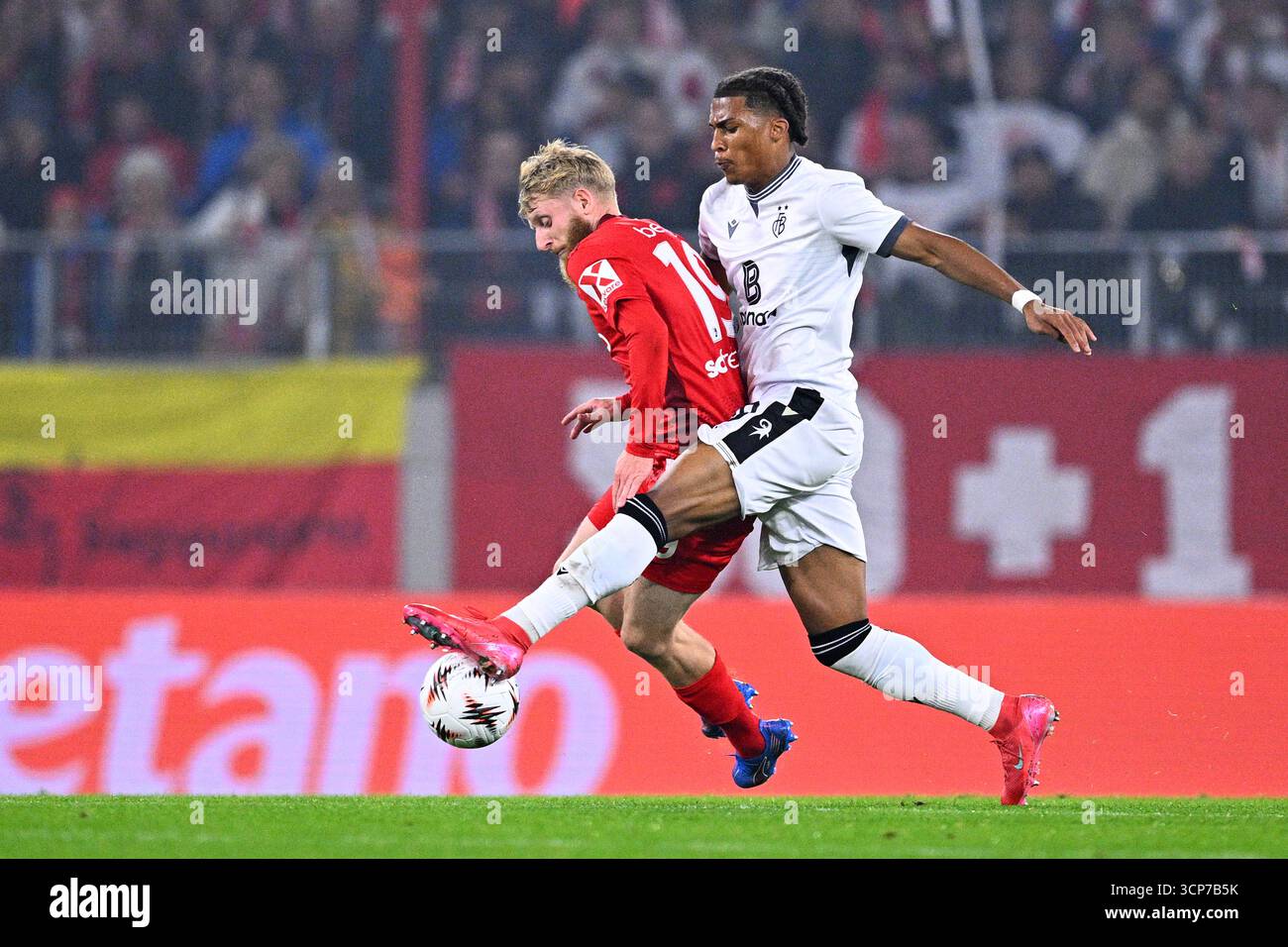 24 September 2025, Baden-Württemberg, Freiburg Im Breisgau: Soccer ...