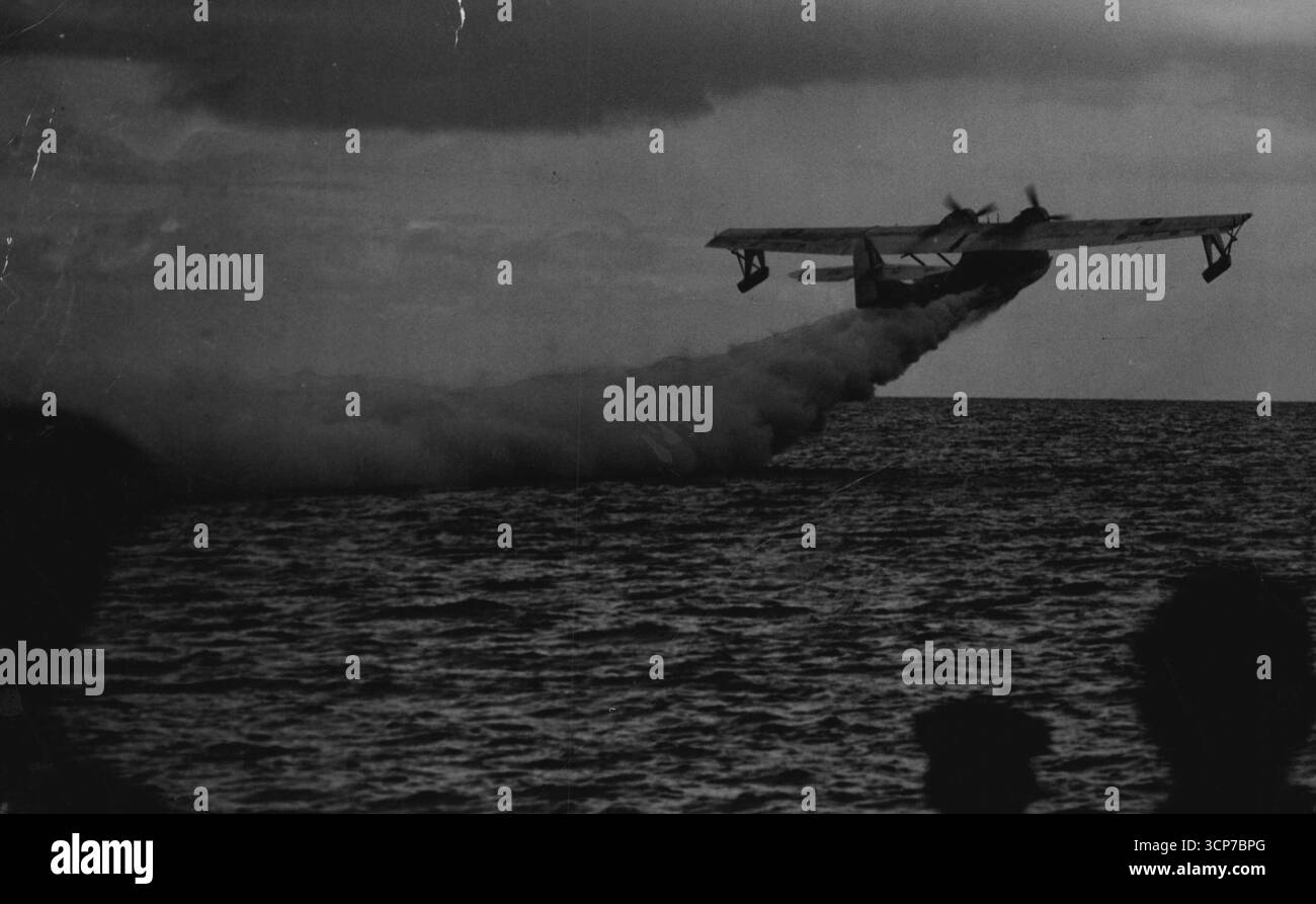 Smoke pouring form jet hi-res stock photography and images - Alamy