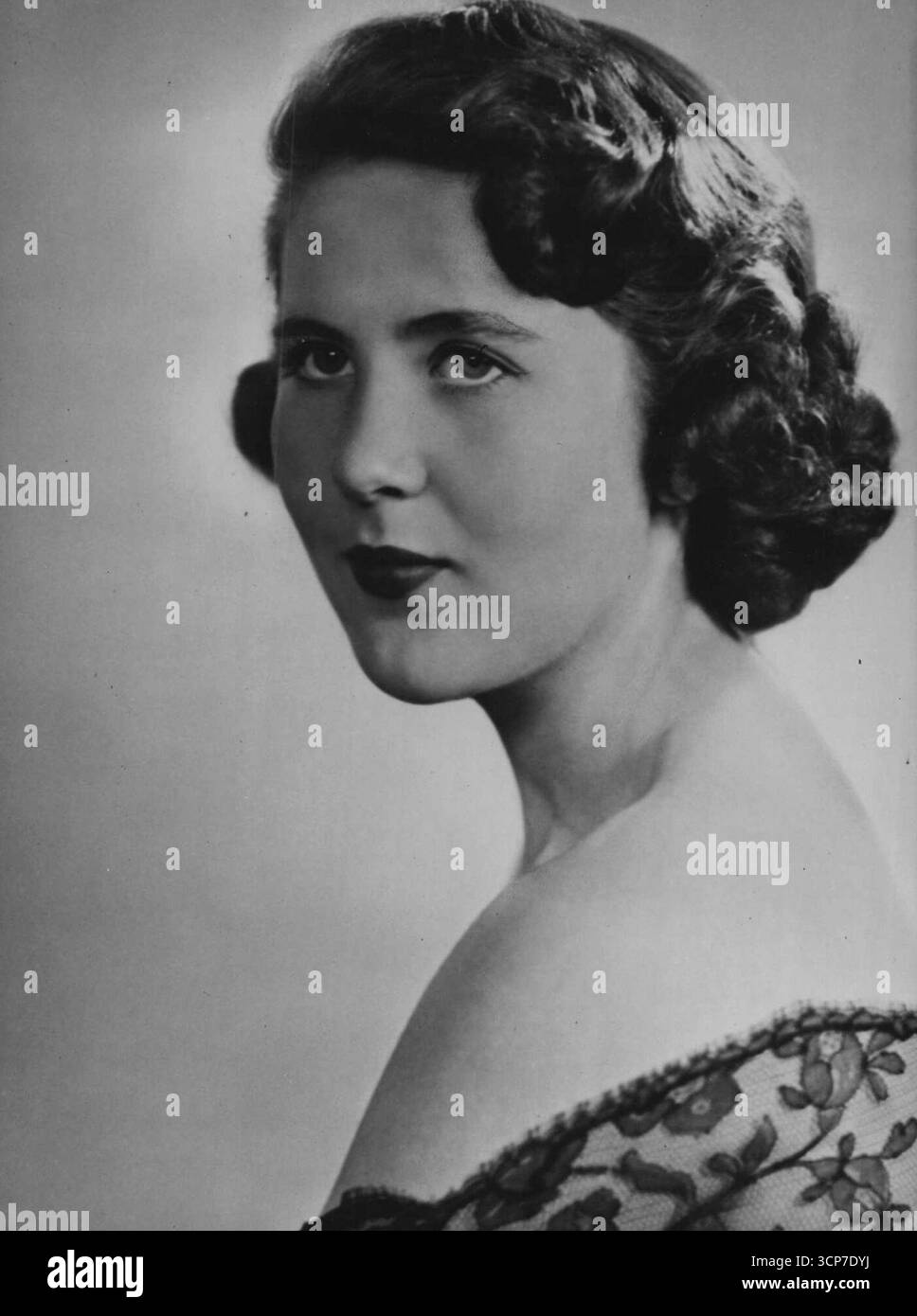 Society portraits by Dorothy Wilding: Miss Sarah Chester-BeattyPortrait ...